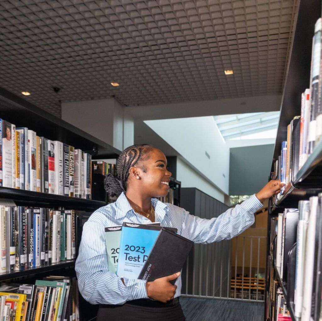 Meet K’naya Williams | 17-year-old Student Pilot – Shoutout North Carolina